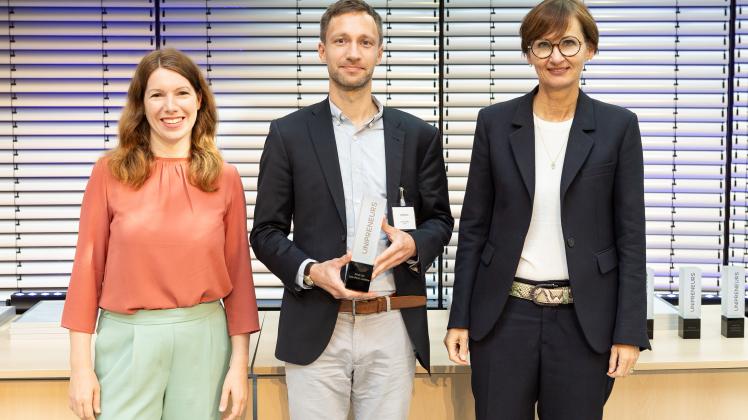 Wedeler Fachhochschulprofessor für Gründerkultur ausgezeichnet | SHZ