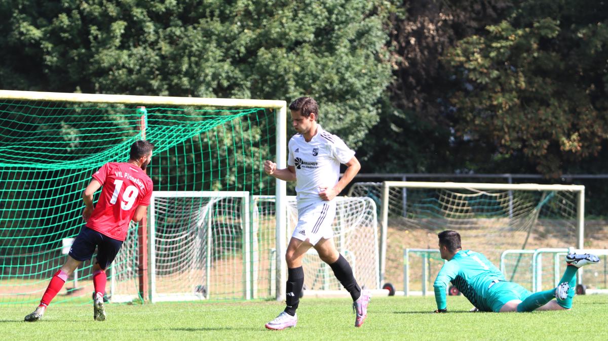 Fußball: VfL Pinneberg früh im Rückstand, TuS Holstein hadert