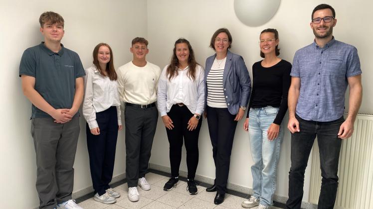 Zwölf Nachwuchskräfte beginnen ihre Ausbildung im Finanzamt Plön