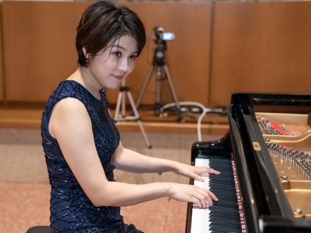 Pianistin Dasul Jung verzaubert Besucher in Gesmolder Kirche