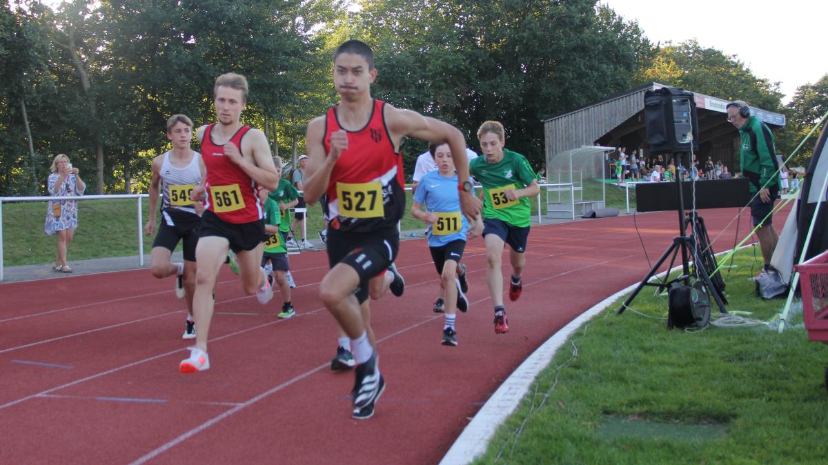 Gute Leistungen beim Jubiläums-Läuferabend in Bredstedt | SHZ