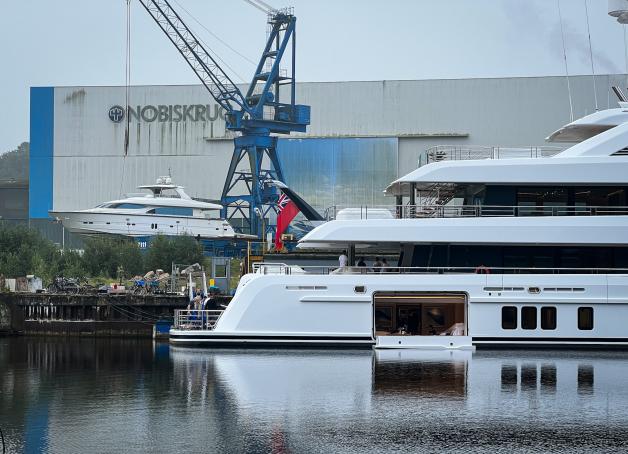 Werft Nobiskrug: Neue Superyacht „Amoa“ verlässt Rendsburg