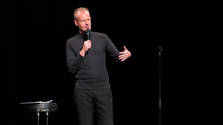 Elmshorner Einblicke in die Kabarett-Werkstatt von Max Uthoff