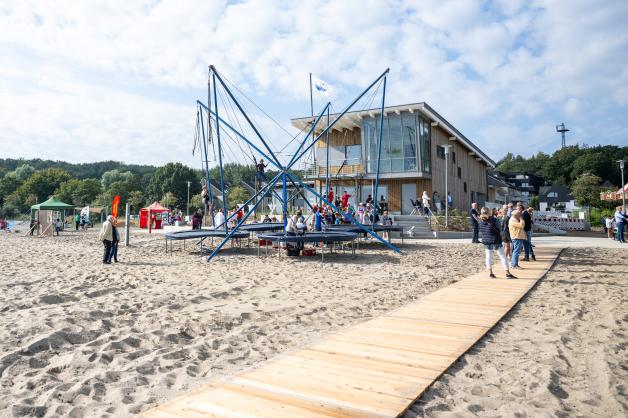 Neu gestaltete Strandpromenade in Harrislee feierlich eröffnet