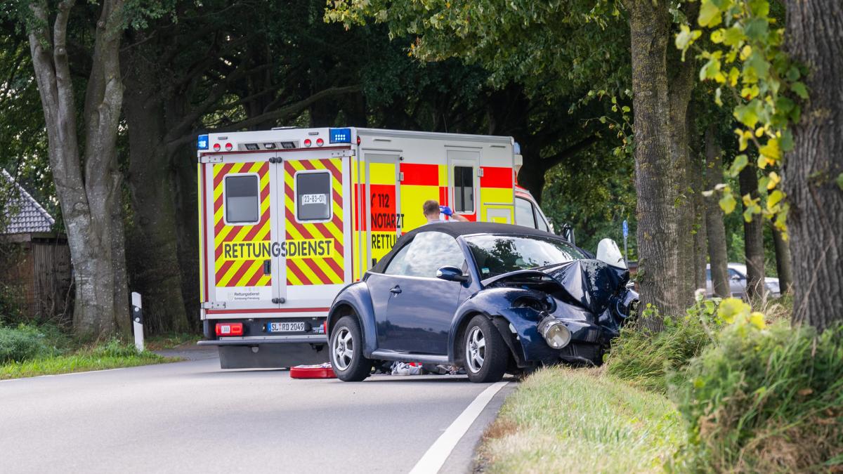 ﻿Grundhof: Autofahrerin stirbt nach schwerem Verkehrsunfall