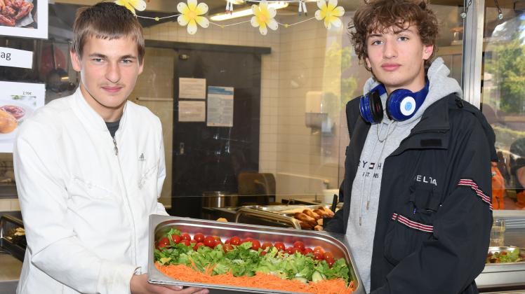 Barmstedter Schüler verbannen Chips aus Mensa – und wollen Salat