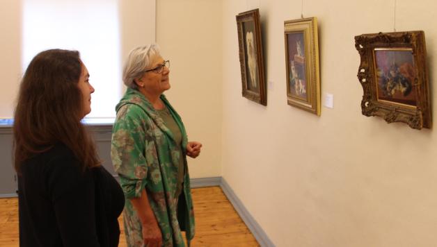 Kunstausstellung in Papenburg: Tiere übernehmen auf Gut Altenkamp