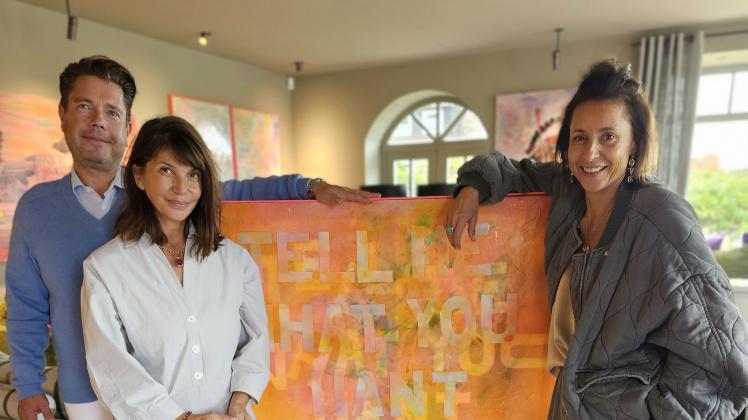 Auf Sylt zeigt eine Hamburger Künstlerin farbgewaltige Werke