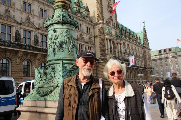 Umfrage: Was ältere und junge Deutsche über die Einheit denken | SHZ