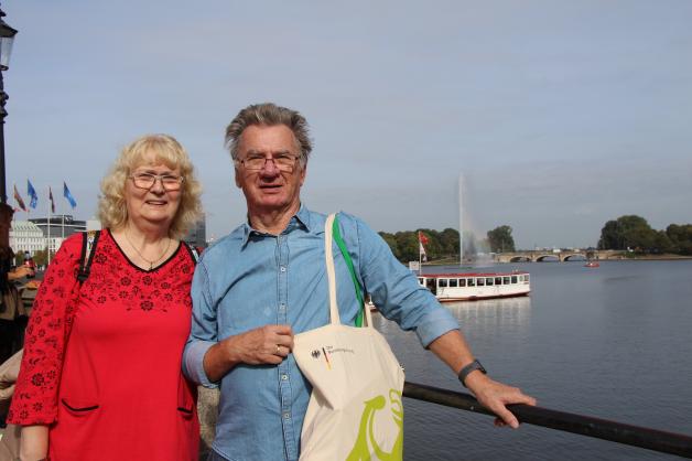 Umfrage: Was ältere und junge Deutsche über die Einheit denken | SHZ