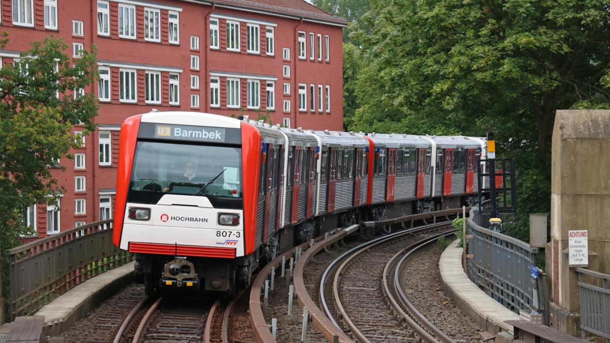 Hamburger Hochbahn mustert DT3-Züge aus – Abschiedsfahrt