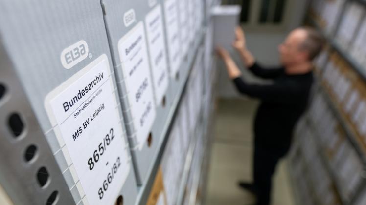 Neue Analyse: Tausende DDR-Agenten waren Doppelagenten der BRD