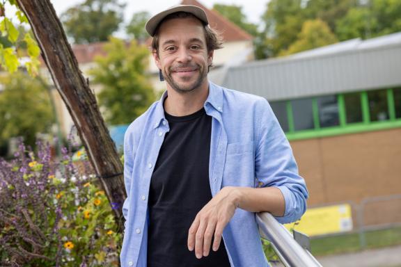 Schlange stehen für „Checker Tobi“: Kika-Moderator stellt neuen Film in ...