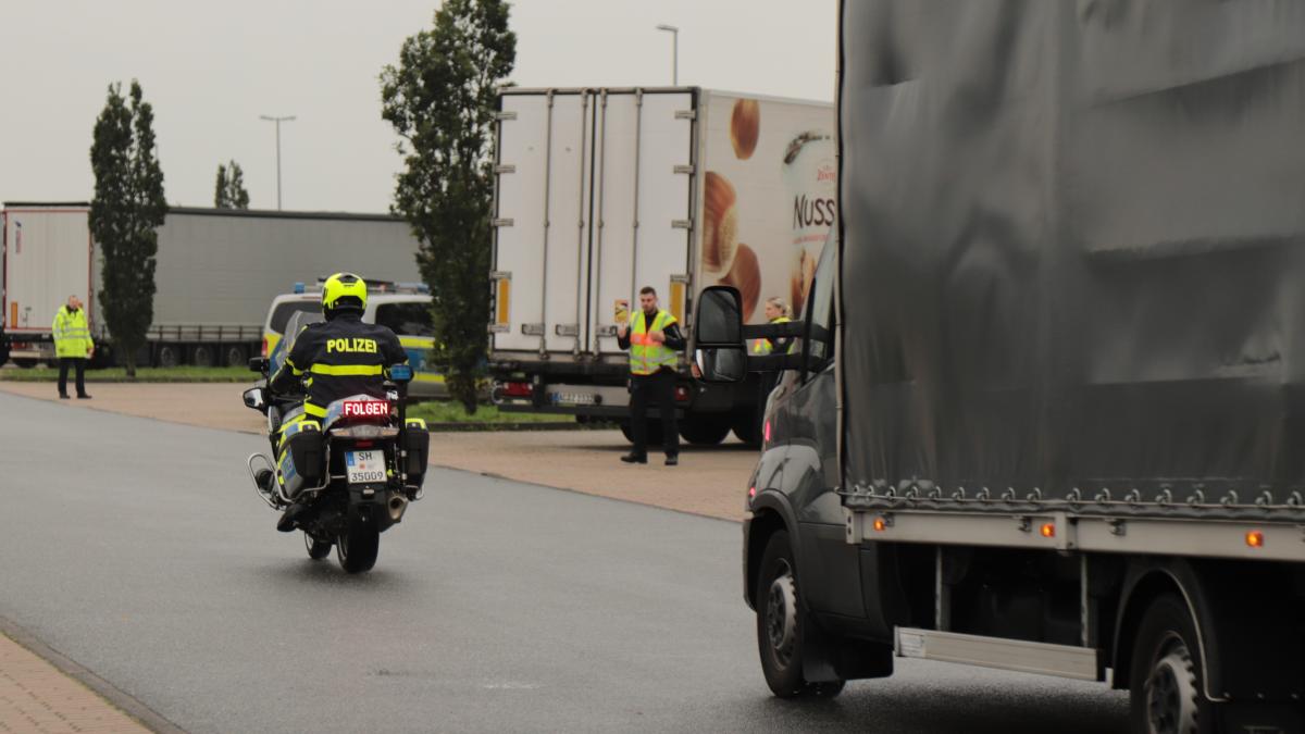 Achtung! Kontrolle: Polizei-Fortbildung an der A7 bei Neumünster