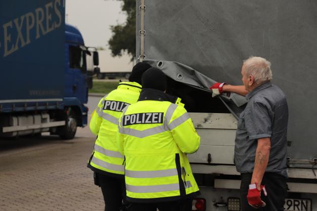 Achtung! Kontrolle: Polizei-Fortbildung an der A7 bei Neumünster