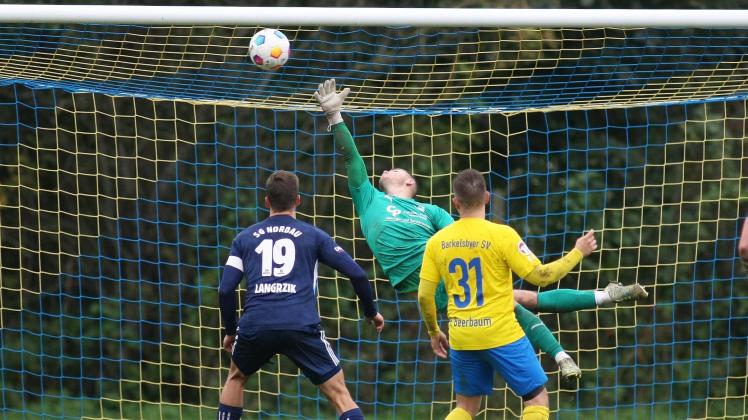 Fußball: Barkelsbyer SV verliert verrücktes Spiel gegen SG Nordau | SHZ