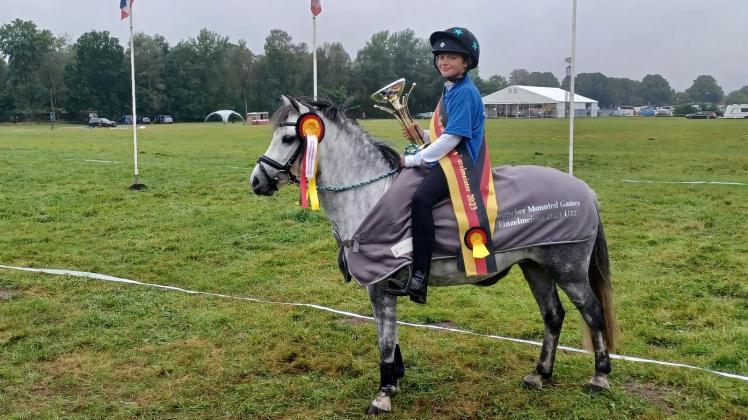 Grüppenbührenerin Lea Hoffmann reitet mit Biene zum DM-Titel