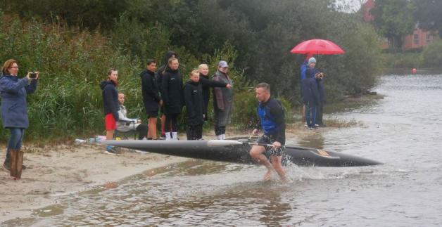 Kanumarathon: Eine Titeljagd im Dauerregen von Neumünster