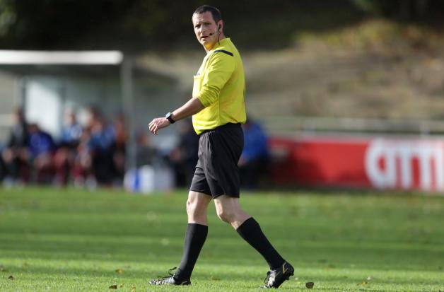 Fußball: SVT Neumünster ist total sauer auf den Schiedsrichter