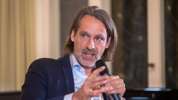 Precht gibt nach umstrittenen Juden-Aussagen Honorarprofessur auf | NOZ