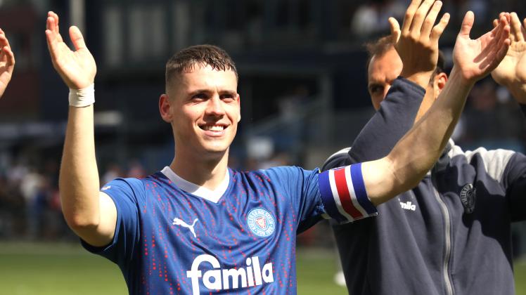 Holstein Kiel: Kapitän Philipp Sander auf Besuch in der Heimat | SHZ