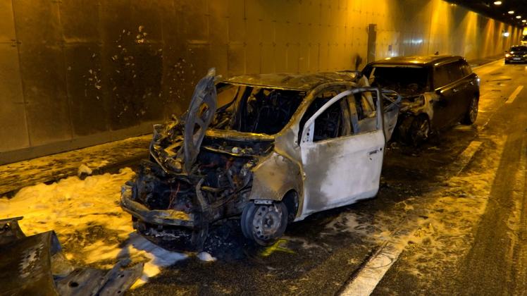 Elbtunnel Hamburg: Autos brennen - A7 Richtung Süden wieder frei