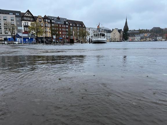 Sturmflut und Wassermassen an der Ostseeküste – der Tag in Bildern