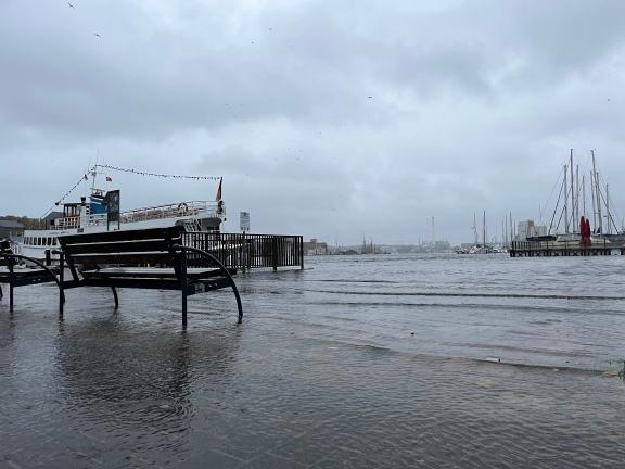 Sturmflut und Wassermassen an der Ostseeküste – der Tag in Bildern