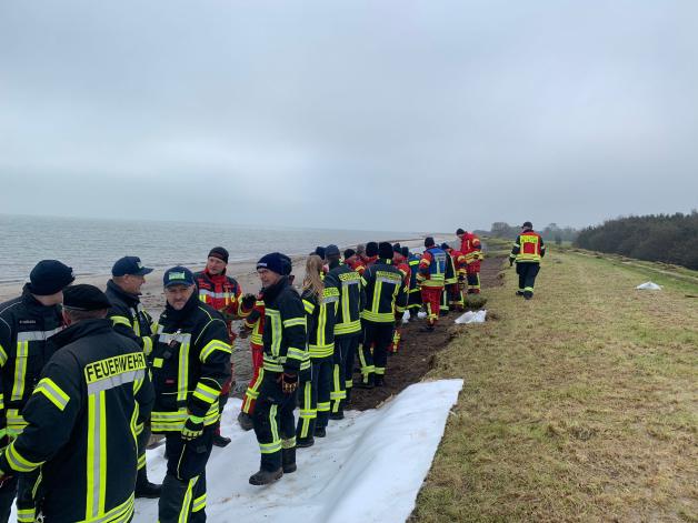 Sturmflut Maasholm: Deich sollen bis Freitag provisorisch stehen