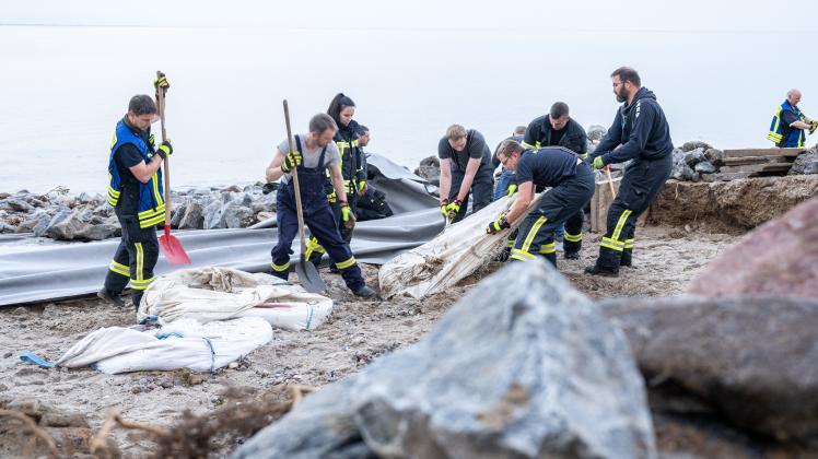 Sturmflut Maasholm: Deich sollen bis Freitag provisorisch stehen