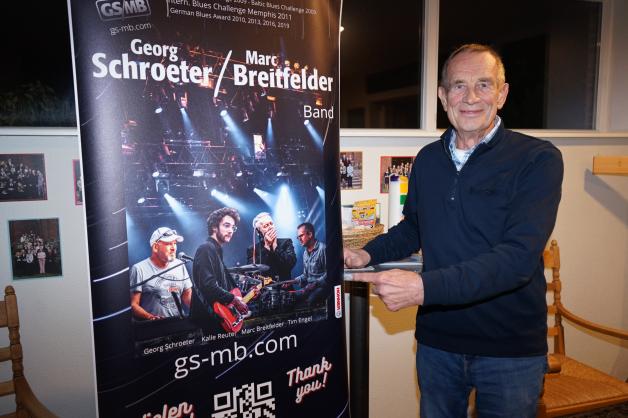 Husberg: Zwei Blues-Musiker im großen Maßstab in kleiner Kapelle