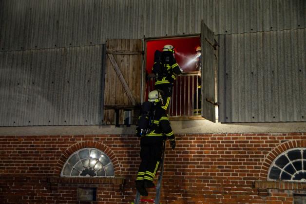 „Geheime Übung“ in Lübbersdorf fordert die Feuerwehr Oldenburg