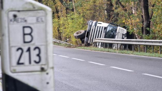 B213 in Höhe Herzlake-Westrum nach Lkw-Unfall gesperrt