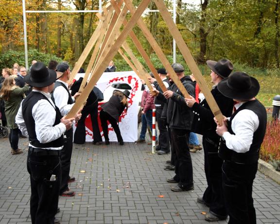 Bildergalerie: Hochzeit in Zimmermannskluft | SHZ