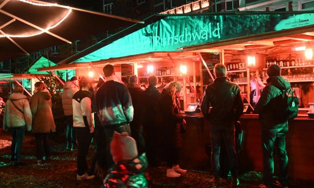 Punschwald auf dem Berliner Platz in Itzehoe ist eröffnet
