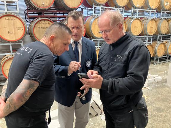 Quickborner Jens Gaude holt zwei verrückte Weltrekorde