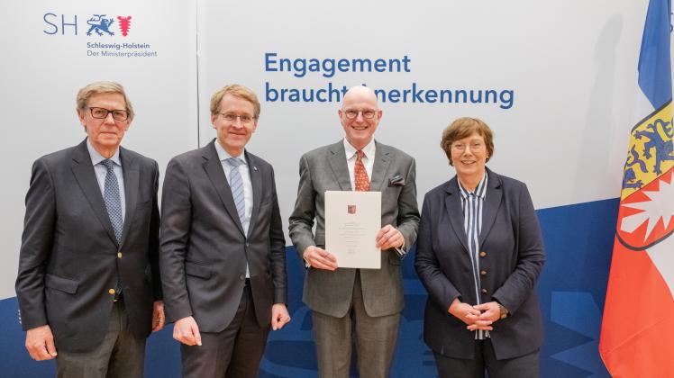 Auszeichnung in Kiel: Daniel Günther ehrt RuFV Wedel