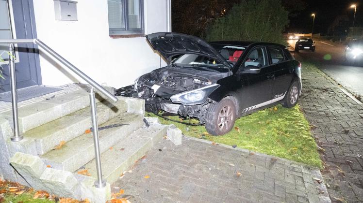 Unfall in Fahrdorf: Frau weicht Katze aus und prallt gegen Haus