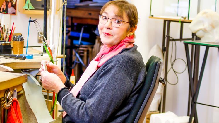 Zu Besuch bei der Schenefelder Goldschmiedin Gudrun Maass