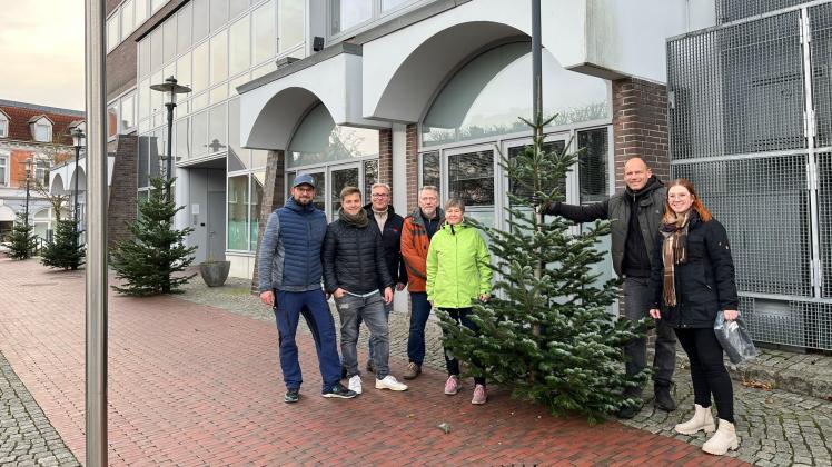 Mehr als 50 Weihnachtbäume schmücken die Barmstedter Innenstadt