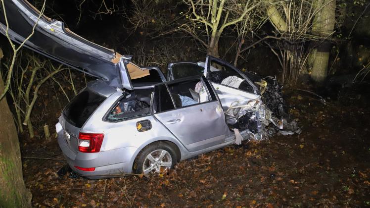 Schwerer Unfall auf B432 bei Bad Segeberg: Frau in Lebensgefahr
