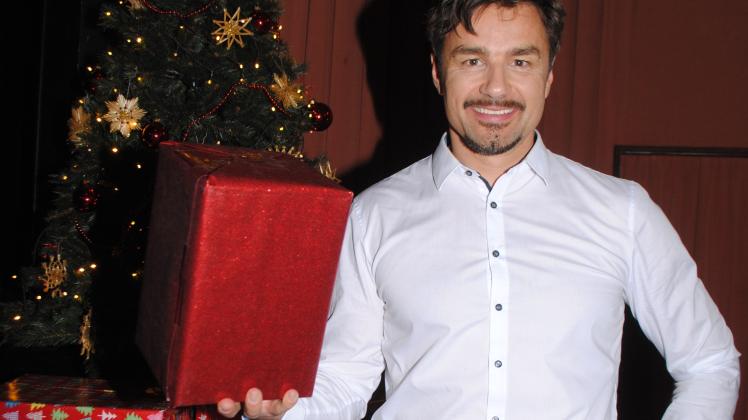 Entertainer Lars Redlich begeistert im Savoy in Bordesholm