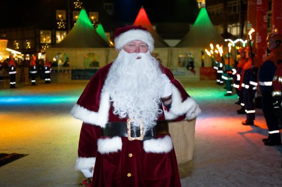 Eisbahn und Punsch: Das sind die schönsten Bilder vom Weihnachtsmarkt ...