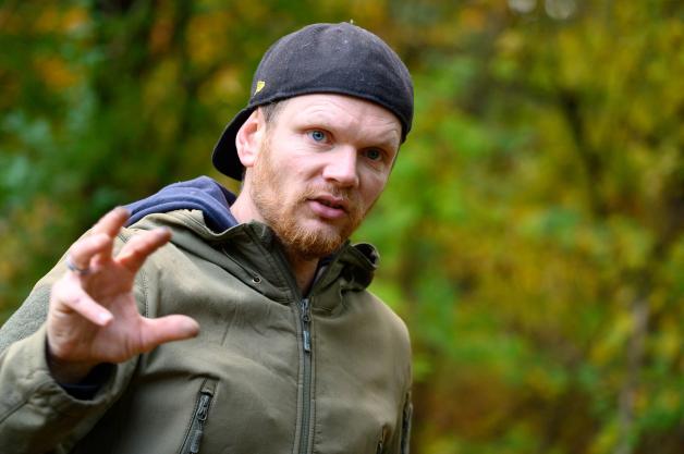 Wolfspädagoge wird online angefeindet: Wie er mit dem Hass umgeht