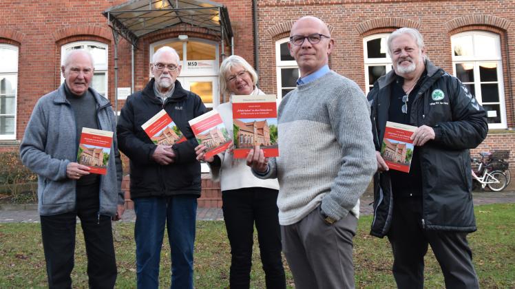 „Delmenhorster Schriften“ erforschen Schulgeschichte der Stadt