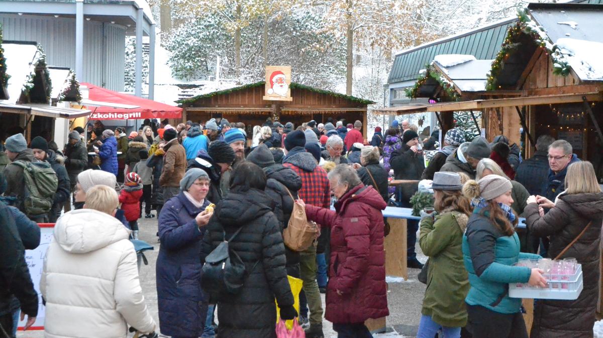 Malente: Das sagen die Besucher zum Weihnachtsmarkt im Kurpark