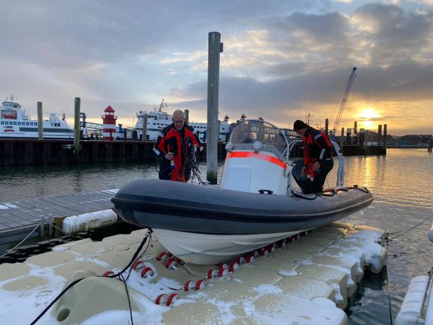 Reporterin Jessica Höffner war vor Föhr im Speedboot unterwegs