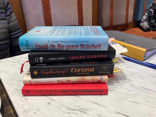 Corona: Skeptikerin diskutiert mit Politiker Uhlen in Bad Essen