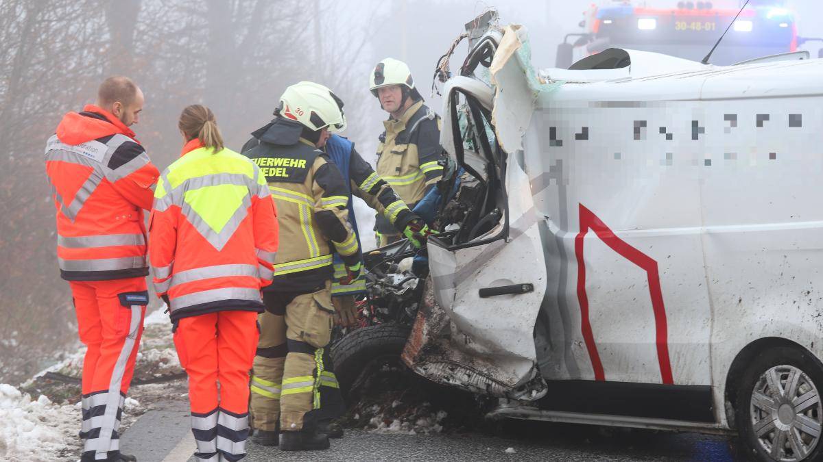 Auto prallt gegen Baum – Autofahrer stirbt bei Unfall in Wedel