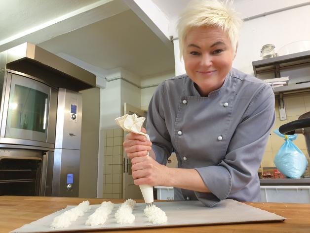 Eutin: Wie Lebkuchen gelingen und Anne Neumann zum Weber-Café kam